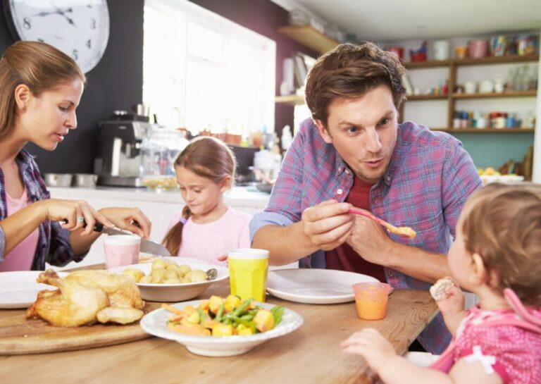 Establishing a Family Mealtime Routine - SR Nutrition