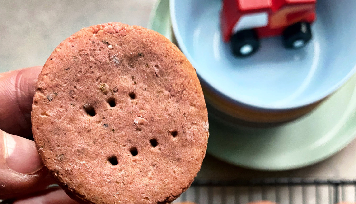 Beetroot and Pea Crackers Recipe - SR Nutrition